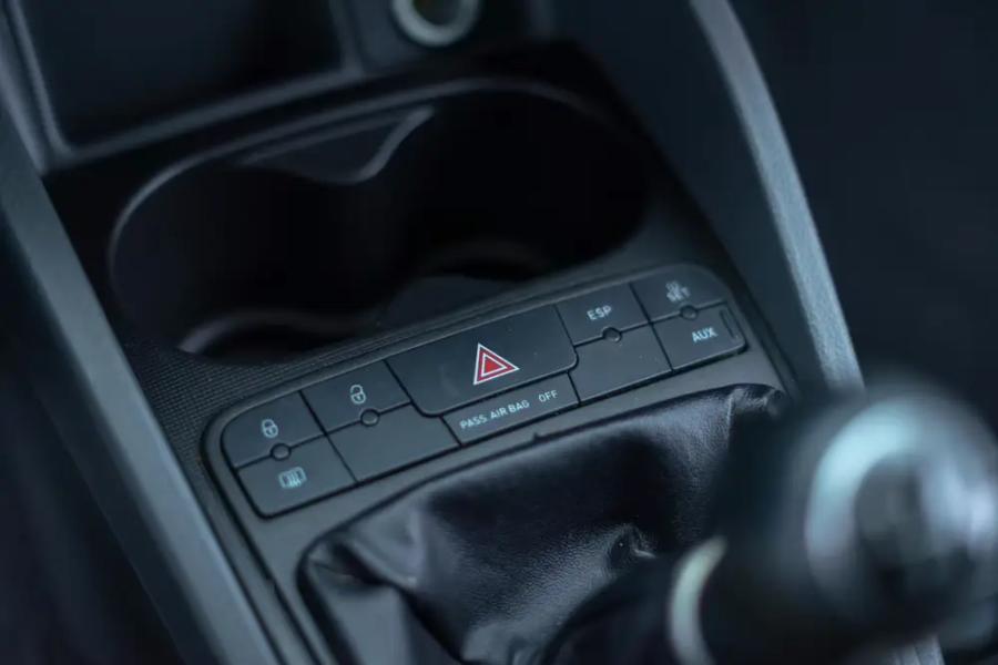 Black SEAT Ibiza 2012 in Liepaja, with an engine capacity of 1.20 L and mileage of 269 thousand km for 4350 €, photo 18 on AUTOMOTO.COM.LV