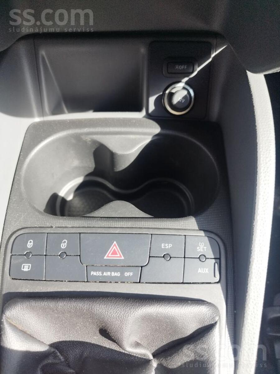 Black SEAT Ibiza 2012 in Jelgava, with an engine capacity of 1.20 L and mileage of 0 thousand km for 1900 €, photo 11 on AUTOMOTO.COM.LV