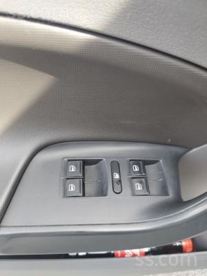 Black SEAT Ibiza 2012 in Jelgava, with an engine capacity of 1.20 L and mileage of 0 thousand km for 1900 €, photo 12 on AUTOMOTO.COM.LV