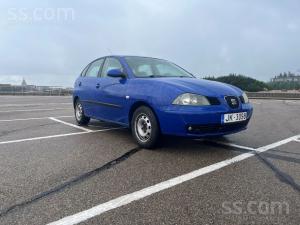 Zils SEAT Ibiza 2002 Rīga, ar dzinēja tilpumu 1.40 L un nobraukumu 201 tūkst. km par 980 €, foto  vietnē AUTOMOTO.COM.LV