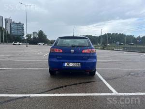 Zils SEAT Ibiza 2002 Rīga, ar dzinēja tilpumu 1.40 L un nobraukumu 201 tūkst. km par 980 €, foto 4 vietnē AUTOMOTO.COM.LV
