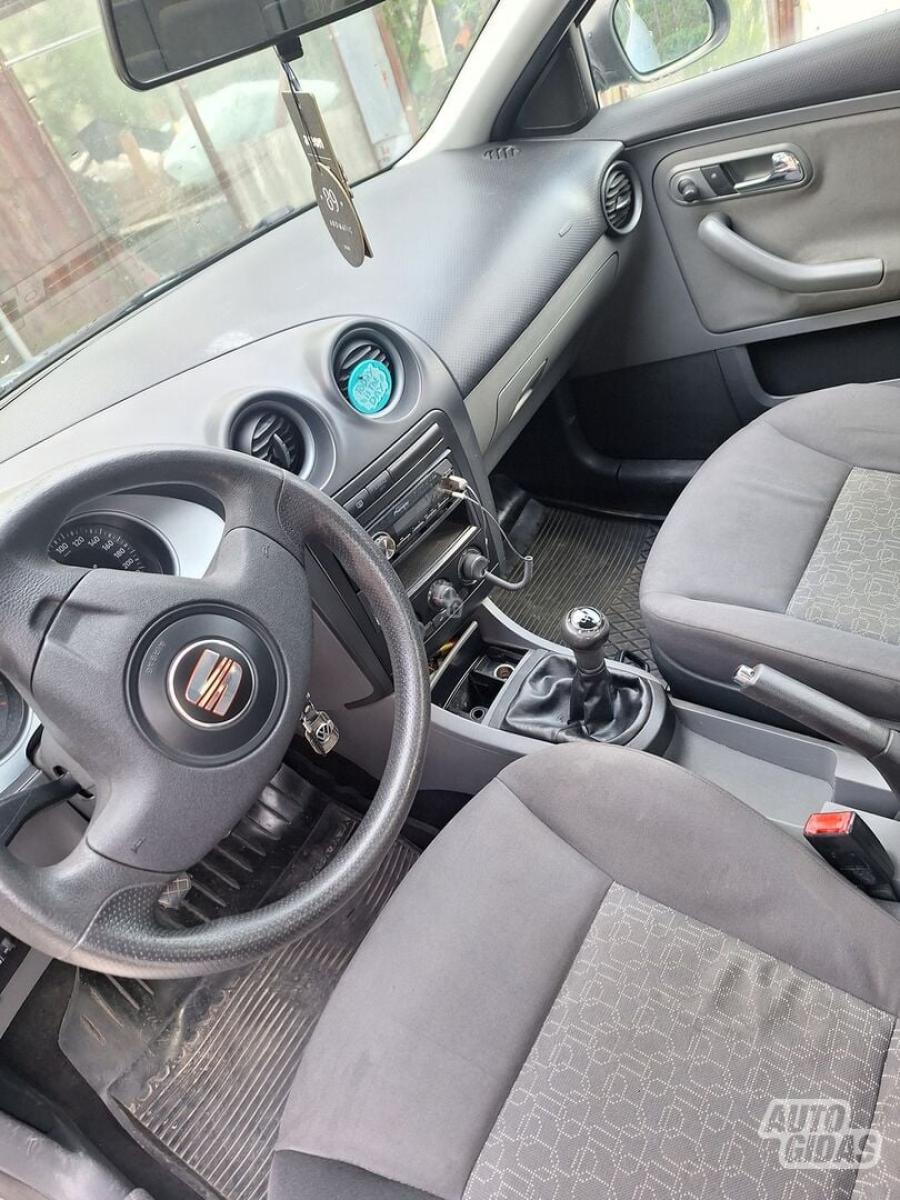 Zils SEAT Ibiza 2006 Kaišiadorys, ar dzinēja tilpumu 1.90 L un nobraukumu 392 tūkst. km par 900 €, foto 6 vietnē AUTOMOTO.COM.LV