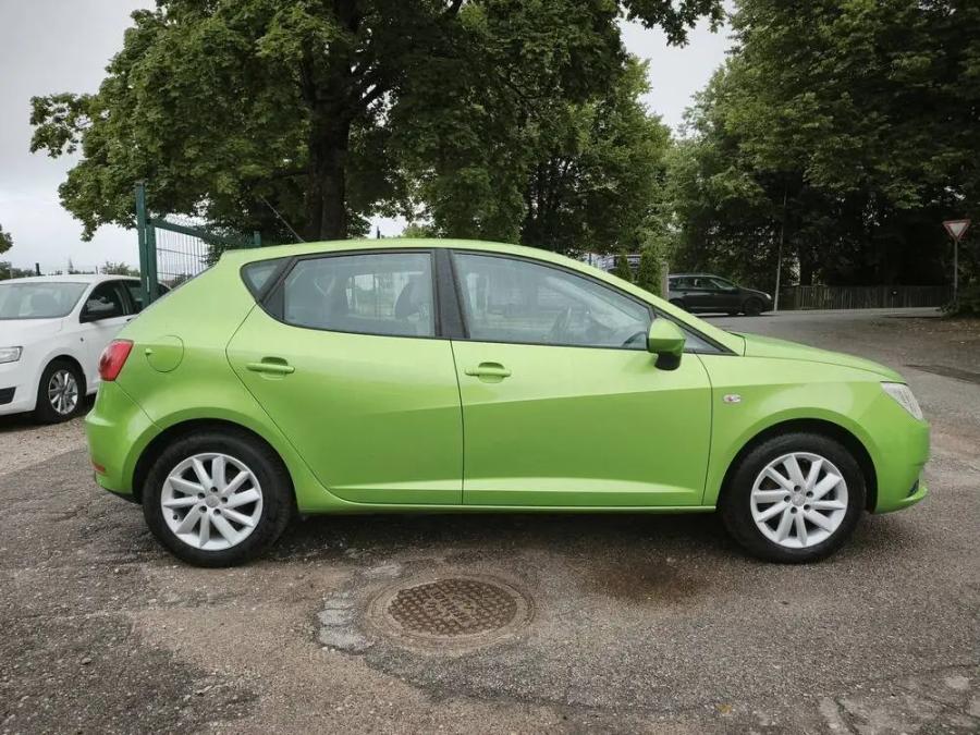 Green SEAT Ibiza 2012 in Cesis, with an engine capacity of 1.40 L and mileage of 141 thousand km for 5350 €, photo 6 on AUTOMOTO.COM.LV
