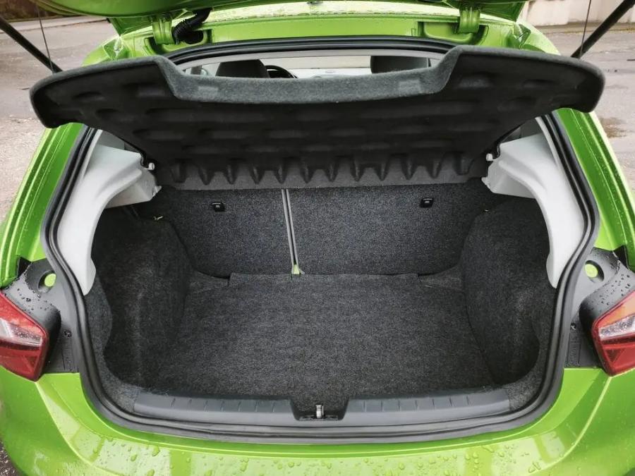 Green SEAT Ibiza 2012 in Cesis, with an engine capacity of 1.40 L and mileage of 141 thousand km for 5350 €, photo 10 on AUTOMOTO.COM.LV