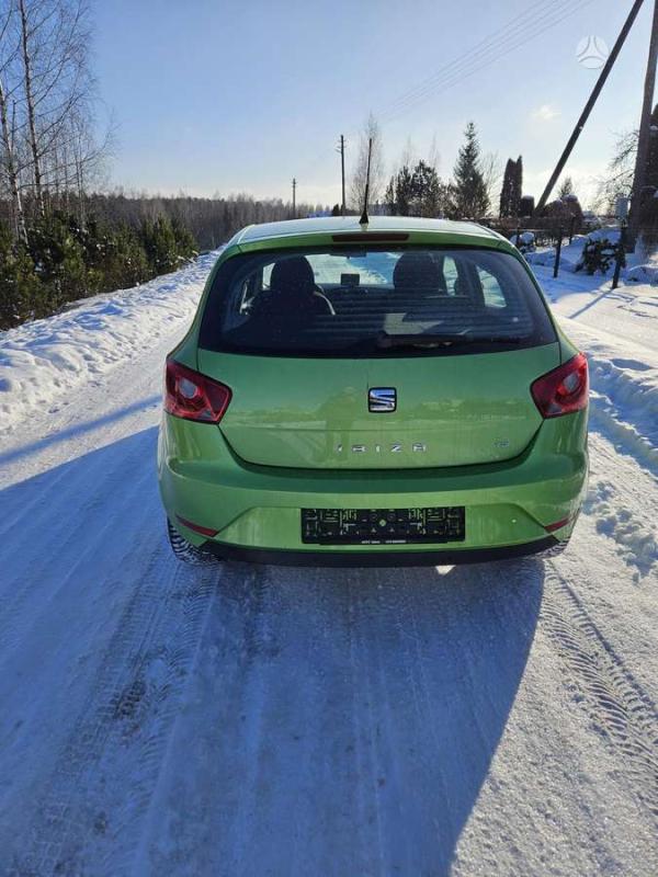 Green SEAT Ibiza 2014 in Utena, with an engine capacity of 1.60 L and mileage of 191 thousand km for 3799 €, photo 3 on AUTOMOTO.COM.LV