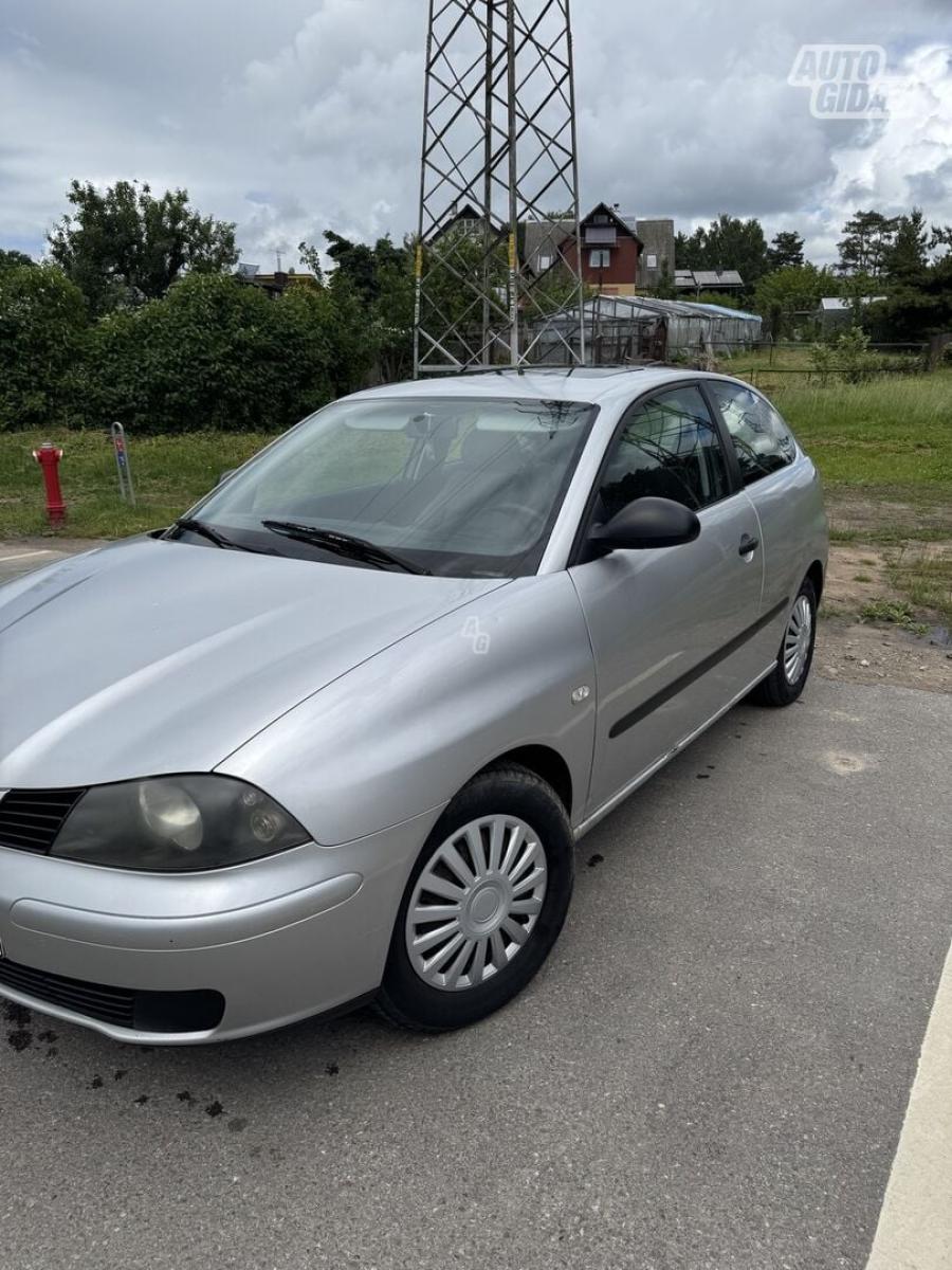 Grey SEAT Ibiza 2002 in Kaunas, with an engine capacity of 1.20 L and mileage of 240 thousand km for 700 €, photo 1 on AUTOMOTO.COM.LV