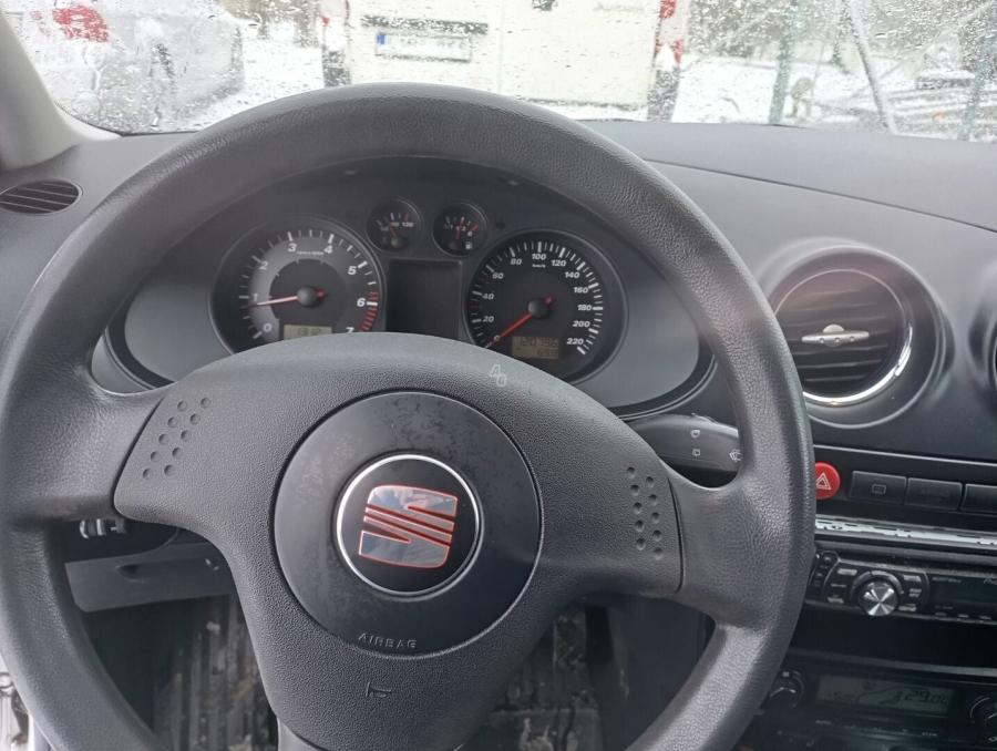 Pelēks SEAT Ibiza 2005 Panevēža, ar dzinēja tilpumu 1.40 L un nobraukumu 121 tūkst. km par 1550 €, foto 3 vietnē AUTOMOTO.COM.LV