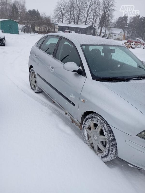 Grey SEAT Ibiza 2005 in Panevezys, with an engine capacity of 1.40 L and mileage of 121 thousand km for 1100 €, photo 4 on AUTOMOTO.COM.LV