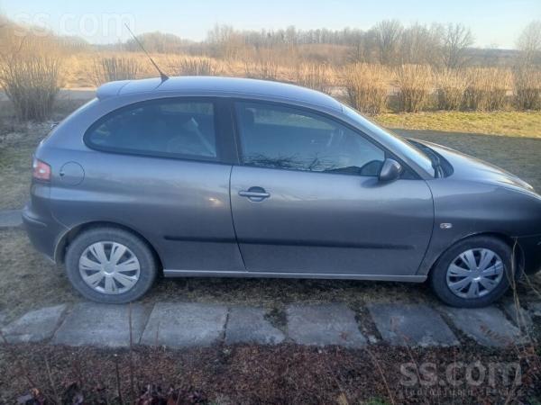Grey SEAT Ibiza 2005 in Cesis, with an engine capacity of 1.40 L and mileage of 233 thousand km for 1940 €, photo 3 on AUTOMOTO.COM.LV