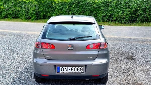 Grey SEAT Ibiza 2005 in Cesis, with an engine capacity of 1.40 L and mileage of 238 thousand km for 1300 €, photo 6 on AUTOMOTO.COM.LV