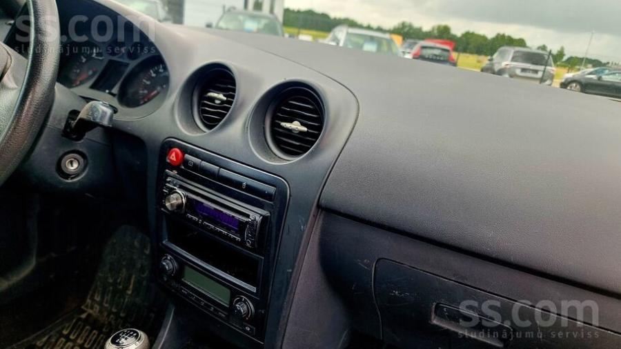 Pelēks SEAT Ibiza 2005 Cēsis, ar dzinēja tilpumu 1.40 L un nobraukumu 238 tūkst. km par 1300 €, foto 12 vietnē AUTOMOTO.COM.LV