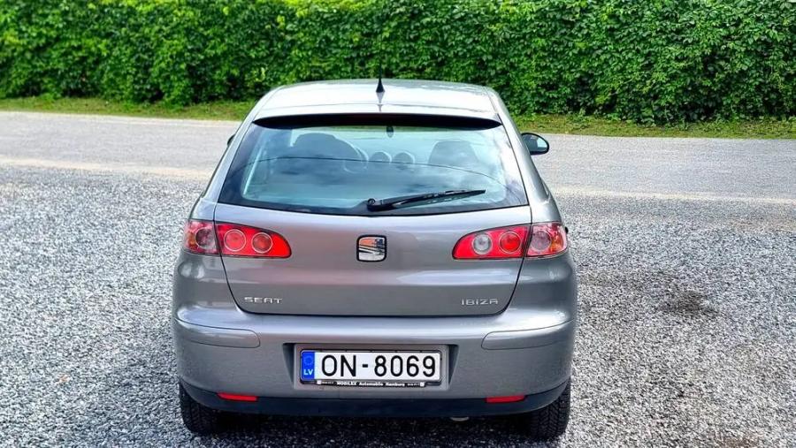Pelēks SEAT Ibiza 2005 Cēsis, ar dzinēja tilpumu 1.40 L un nobraukumu 238 tūkst. km par 1300 €, foto 7 vietnē AUTOMOTO.COM.LV