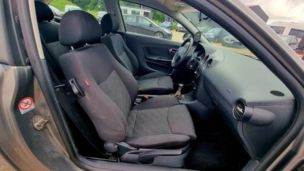 Grey SEAT Ibiza 2005 in Cesis, with an engine capacity of 1.40 L and mileage of 238 thousand km for 1300 €, photo 10 on AUTOMOTO.COM.LV