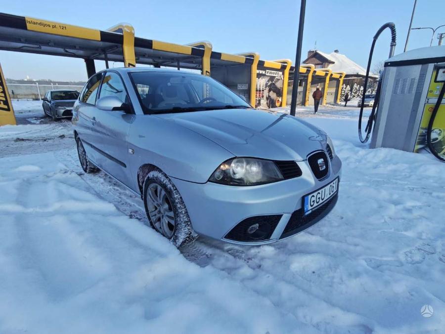 Pelēks SEAT Ibiza 2006 Kauņa, ar dzinēja tilpumu 1.40 L un nobraukumu 285 tūkst. km par 1350 €, foto 3 vietnē AUTOMOTO.COM.LV