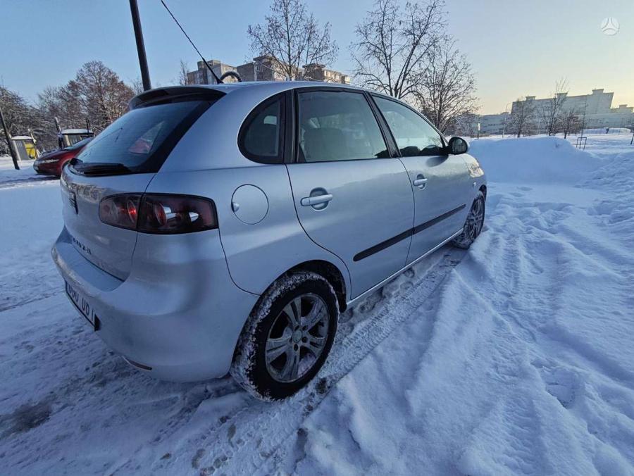 Pelēks SEAT Ibiza 2006 Kauņa, ar dzinēja tilpumu 1.40 L un nobraukumu 285 tūkst. km par 1350 €, foto 4 vietnē AUTOMOTO.COM.LV