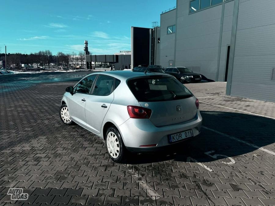 Grey SEAT Ibiza 2009 in Kaunas, with an engine capacity of 1.90 L and mileage of 305 thousand km for 2290 €, photo 4 on AUTOMOTO.COM.LV