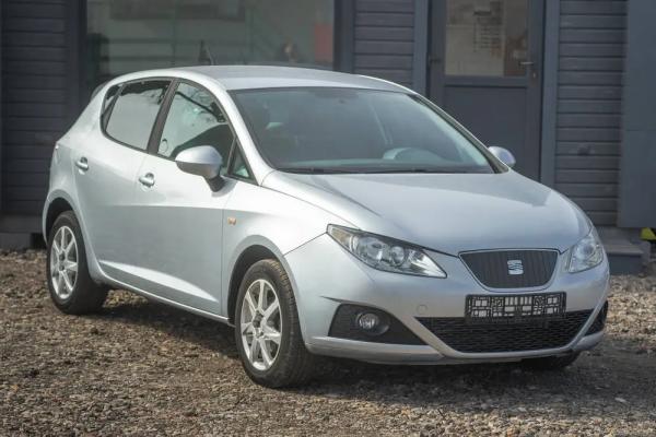 Pelēks SEAT Ibiza 2010 Liepāja, ar dzinēja tilpumu 1.20 L un nobraukumu 172 tūkst. km par 4400 €, foto 5 vietnē AUTOMOTO.COM.LV