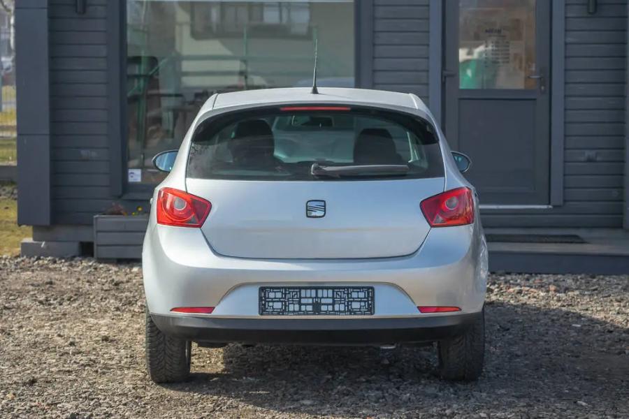 Pelēks SEAT Ibiza 2010 Liepāja, ar dzinēja tilpumu 1.20 L un nobraukumu 172 tūkst. km par 4400 €, foto 4 vietnē AUTOMOTO.COM.LV