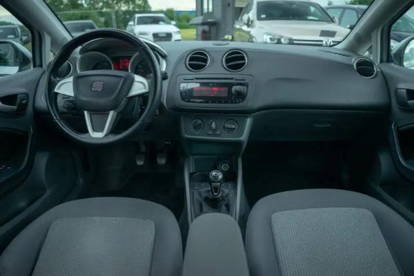 Pelēks SEAT Ibiza 2010 Grobiņa, ar dzinēja tilpumu 1.20 L un nobraukumu 168 tūkst. km par 4400 €, foto 7 vietnē AUTOMOTO.COM.LV