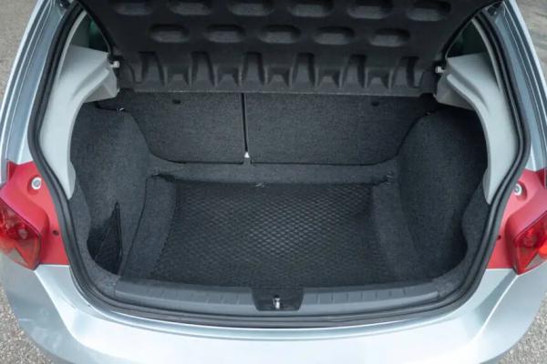 Pelēks SEAT Ibiza 2010 Grobiņa, ar dzinēja tilpumu 1.20 L un nobraukumu 168 tūkst. km par 4400 €, foto 10 vietnē AUTOMOTO.COM.LV