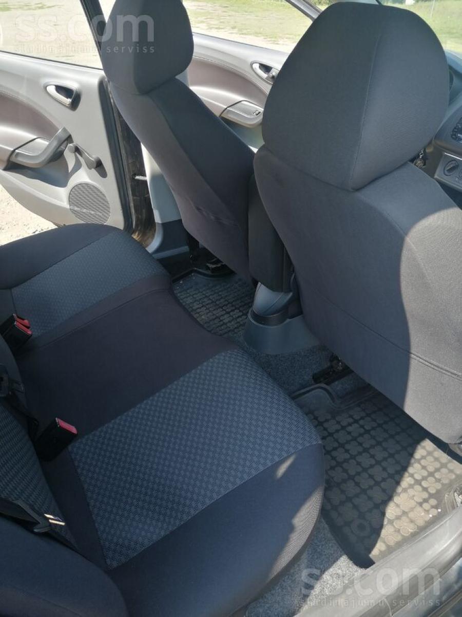 Pelēks SEAT Ibiza 2010 Daugavpils, ar dzinēja tilpumu 1.40 L un nobraukumu 213 tūkst. km par 1950 €, foto 11 vietnē AUTOMOTO.COM.LV