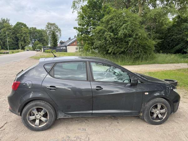 Grey SEAT Ibiza 2011 in Klaipeda, with an engine capacity of 1.60 L and mileage of 215 thousand km for 1200 €, photo 4 on AUTOMOTO.COM.LV