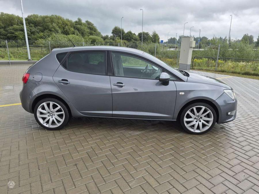 Grey SEAT Ibiza 2015 in Taurage, with an engine capacity of 1.97 L and mileage of 296 thousand km for 3700 €, photo 7 on AUTOMOTO.COM.LV