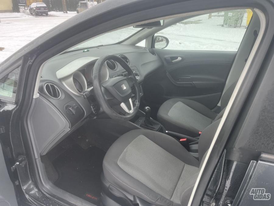 Pelēks SEAT Ibiza 2011 Šauļi, ar dzinēja tilpumu 1.20 L un nobraukumu 173 tūkst. km par 2850 €, foto 5 vietnē AUTOMOTO.COM.LV