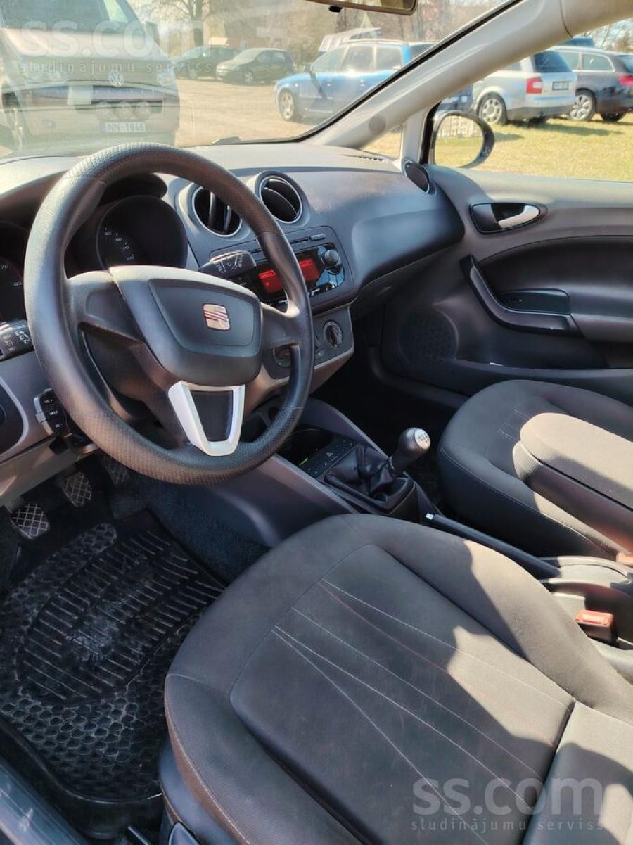 Pelēks SEAT Ibiza 2011 Ventspils, ar dzinēja tilpumu 1.40 L un nobraukumu 177 tūkst. km par 3200 €, foto 5 vietnē AUTOMOTO.COM.LV
