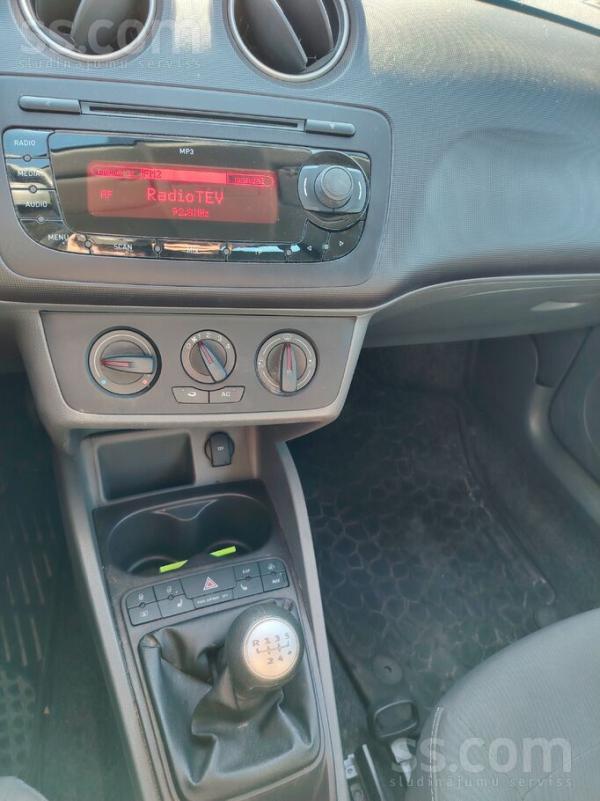 Grey SEAT Ibiza 2011 in Ventspils, with an engine capacity of 1.40 L and mileage of 177 thousand km for 3200 €, photo 7 on AUTOMOTO.COM.LV