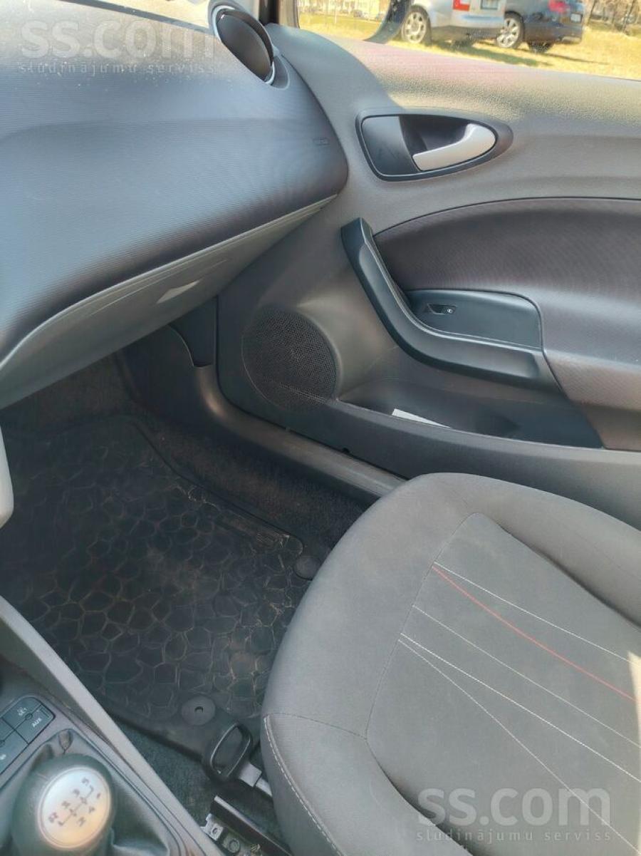 Pelēks SEAT Ibiza 2011 Ventspils, ar dzinēja tilpumu 1.40 L un nobraukumu 177 tūkst. km par 3200 €, foto 17 vietnē AUTOMOTO.COM.LV