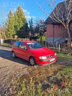 Red SEAT Ibiza 2000 in Liepaja, with an engine capacity of 1.40 L and mileage of 154 thousand km for 1000 €, photo  on AUTOMOTO.COM.LV
