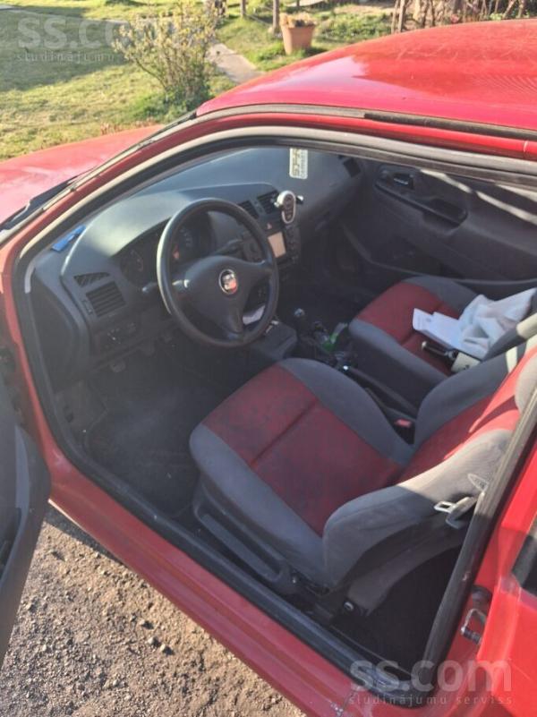 Red SEAT Ibiza 2000 in Liepaja, with an engine capacity of 1.40 L and mileage of 154 thousand km for 1000 €, photo 3 on AUTOMOTO.COM.LV