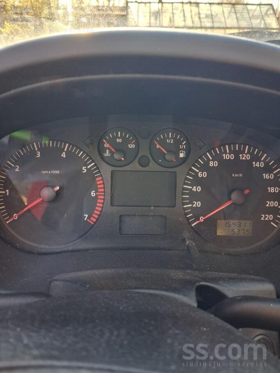 Red SEAT Ibiza 2000 in Liepaja, with an engine capacity of 1.40 L and mileage of 154 thousand km for 1000 €, photo 5 on AUTOMOTO.COM.LV