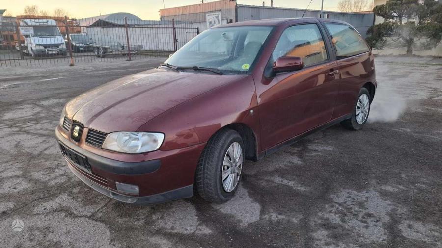 Red SEAT Ibiza 2001 in Marijampole, with an engine capacity of 1.60 L and mileage of 135 thousand km for 950 €, photo 1 on AUTOMOTO.COM.LV