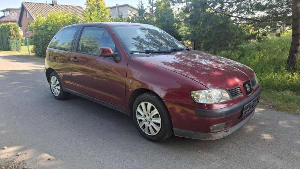 Red SEAT Ibiza 2001 in Marijampole, with an engine capacity of 1.60 L and mileage of 135 thousand km for 850 €, photo 1 on AUTOMOTO.COM.LV