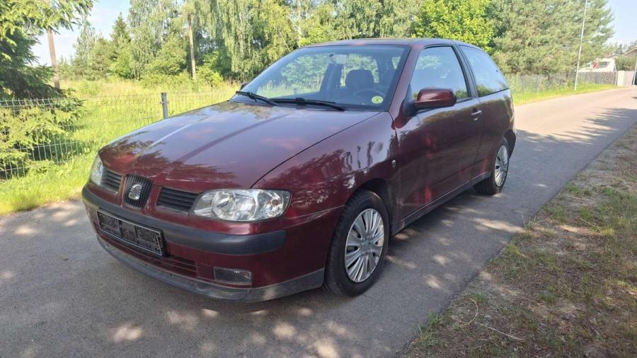 Red SEAT Ibiza 2001 in Marijampole, with an engine capacity of 1.60 L and mileage of 135 thousand km for 850 €, photo 3 on AUTOMOTO.COM.LV