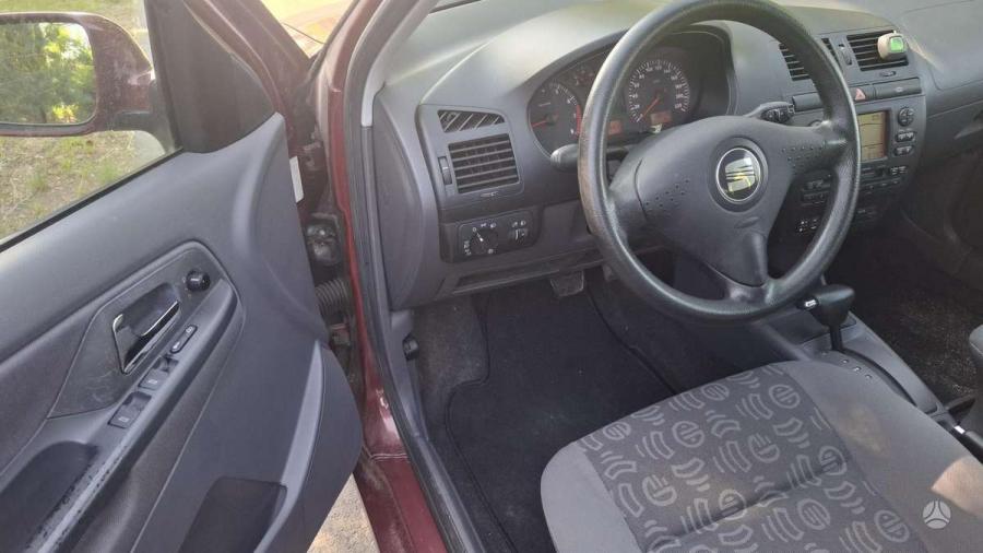 Red SEAT Ibiza 2001 in Marijampole, with an engine capacity of 1.60 L and mileage of 135 thousand km for 850 €, photo 7 on AUTOMOTO.COM.LV