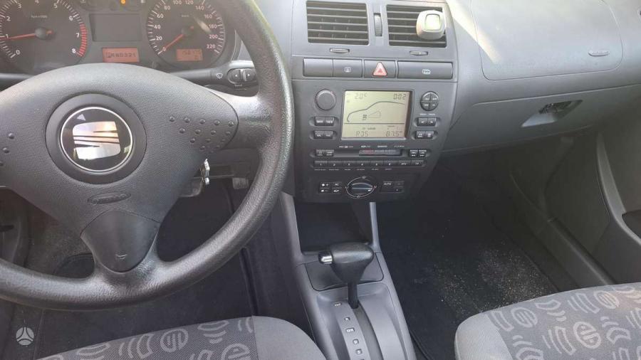 Red SEAT Ibiza 2001 in Marijampole, with an engine capacity of 1.60 L and mileage of 135 thousand km for 850 €, photo 8 on AUTOMOTO.COM.LV