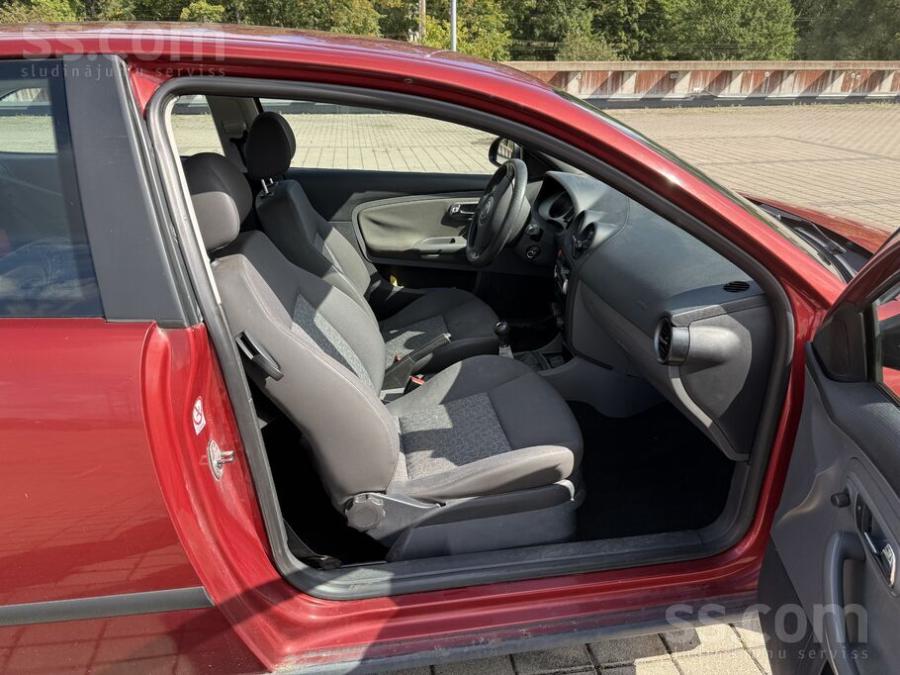 Red SEAT Ibiza 2007 in Riga, with an engine capacity of 1.40 L and mileage of 299 thousand km for 1000 €, photo 4 on AUTOMOTO.COM.LV