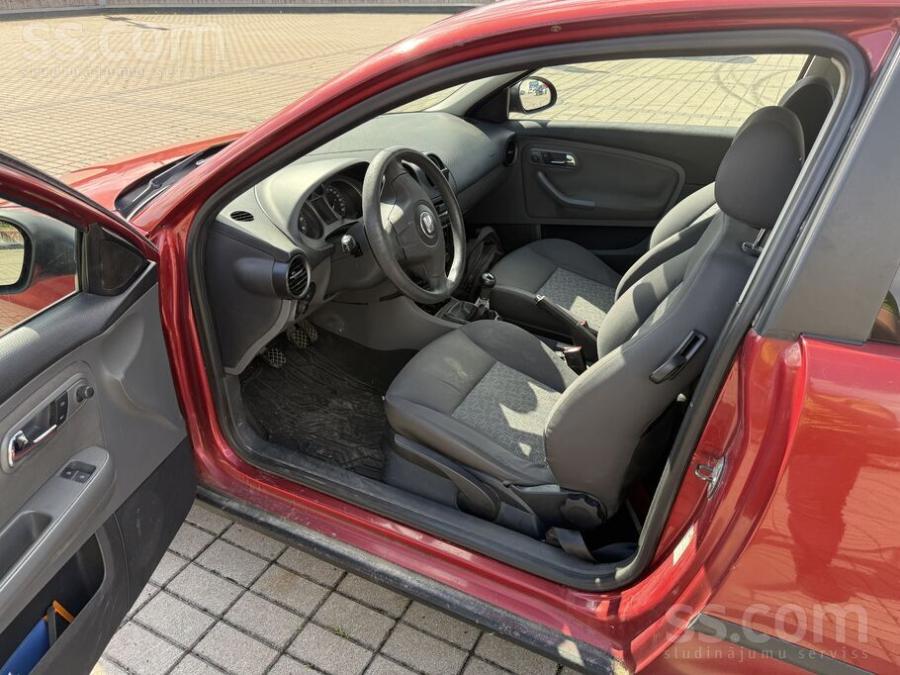 Red SEAT Ibiza 2007 in Riga, with an engine capacity of 1.40 L and mileage of 299 thousand km for 1000 €, photo 5 on AUTOMOTO.COM.LV