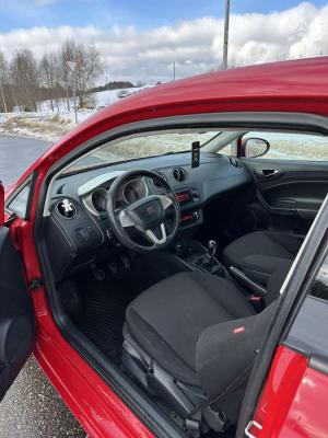 Red SEAT Ibiza 2008 in Vilnius, with an engine capacity of 1.60 L and mileage of 280 thousand km for 2299 €, photo 5 on AUTOMOTO.COM.LV