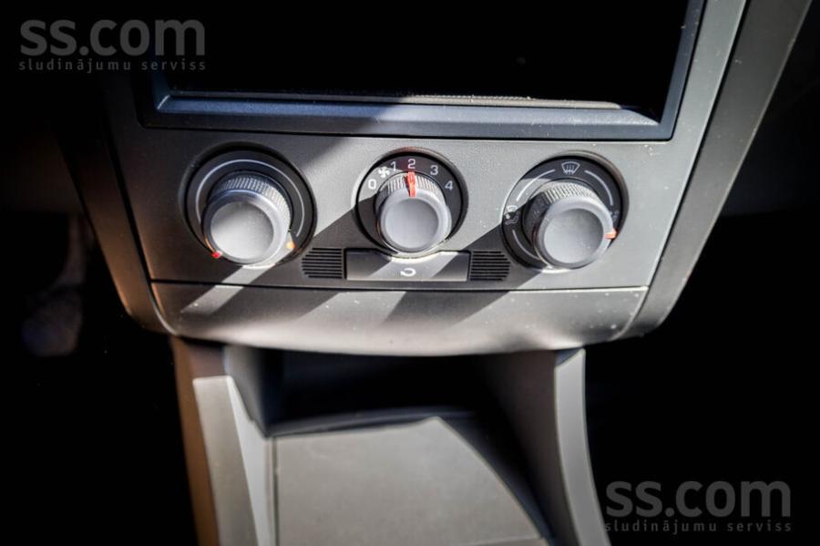 Sarkans SEAT Ibiza 2008 Rīga, ar dzinēja tilpumu 1.20 L un nobraukumu 252 tūkst. km par 500 €, foto 9 vietnē AUTOMOTO.COM.LV