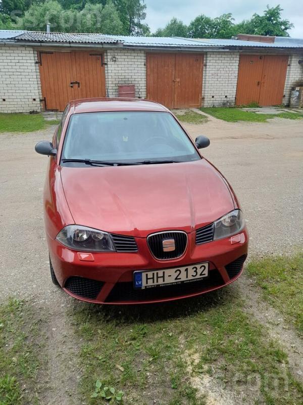 Red SEAT Ibiza 2009 in Valmiera, with an engine capacity of 1.40 L and mileage of 114 thousand km for 2850 €, photo 1 on AUTOMOTO.COM.LV
