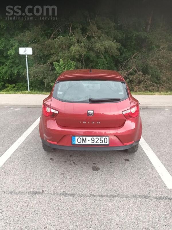 Red SEAT Ibiza 2010 in Jekabpils, with an engine capacity of 1.60 L and mileage of 204 thousand km for 2700 €, photo 4 on AUTOMOTO.COM.LV