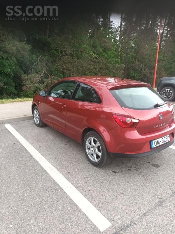Red SEAT Ibiza 2010 in Jekabpils, with an engine capacity of 1.60 L and mileage of 204 thousand km for 2700 €, photo 5 on AUTOMOTO.COM.LV