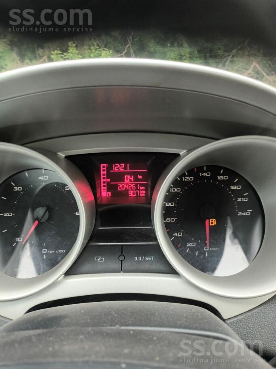 Red SEAT Ibiza 2010 in Jekabpils, with an engine capacity of 1.60 L and mileage of 204 thousand km for 2700 €, photo 7 on AUTOMOTO.COM.LV