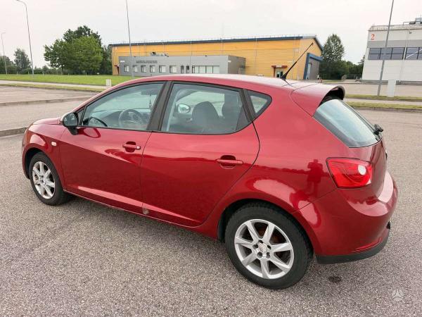 Sarkans SEAT Ibiza 2010 Kauņa, ar dzinēja tilpumu 1.42 L un nobraukumu 136 tūkst. km par 1400 €, foto 4 vietnē AUTOMOTO.COM.LV