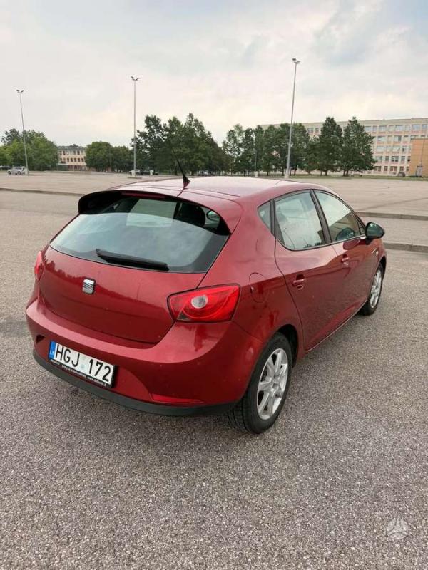 Sarkans SEAT Ibiza 2010 Kauņa, ar dzinēja tilpumu 1.42 L un nobraukumu 136 tūkst. km par 1400 €, foto 6 vietnē AUTOMOTO.COM.LV