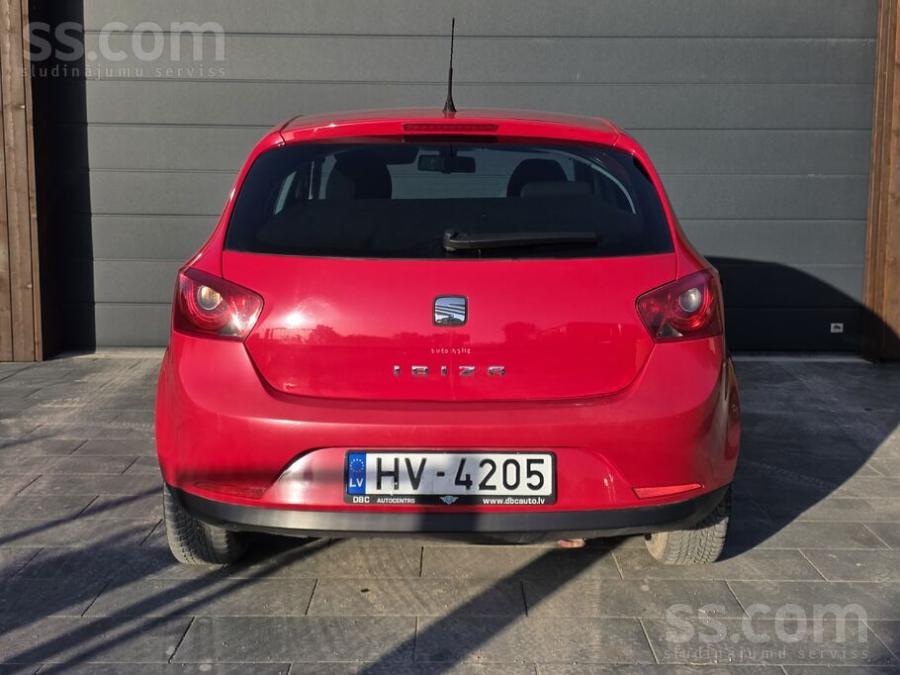 Red SEAT Ibiza 2012 in Riga, with an engine capacity of 1.20 L and mileage of 121 thousand km for 3400 €, photo 4 on AUTOMOTO.COM.LV
